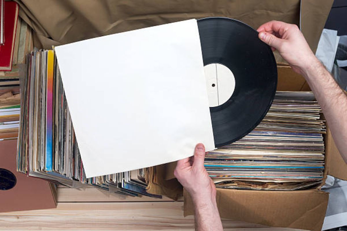 How Do You Store Vinyl Records? - HN Magazine