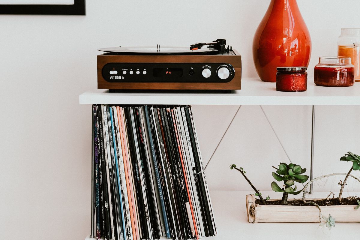 How Do You Store Vinyl Records? - HN Magazine